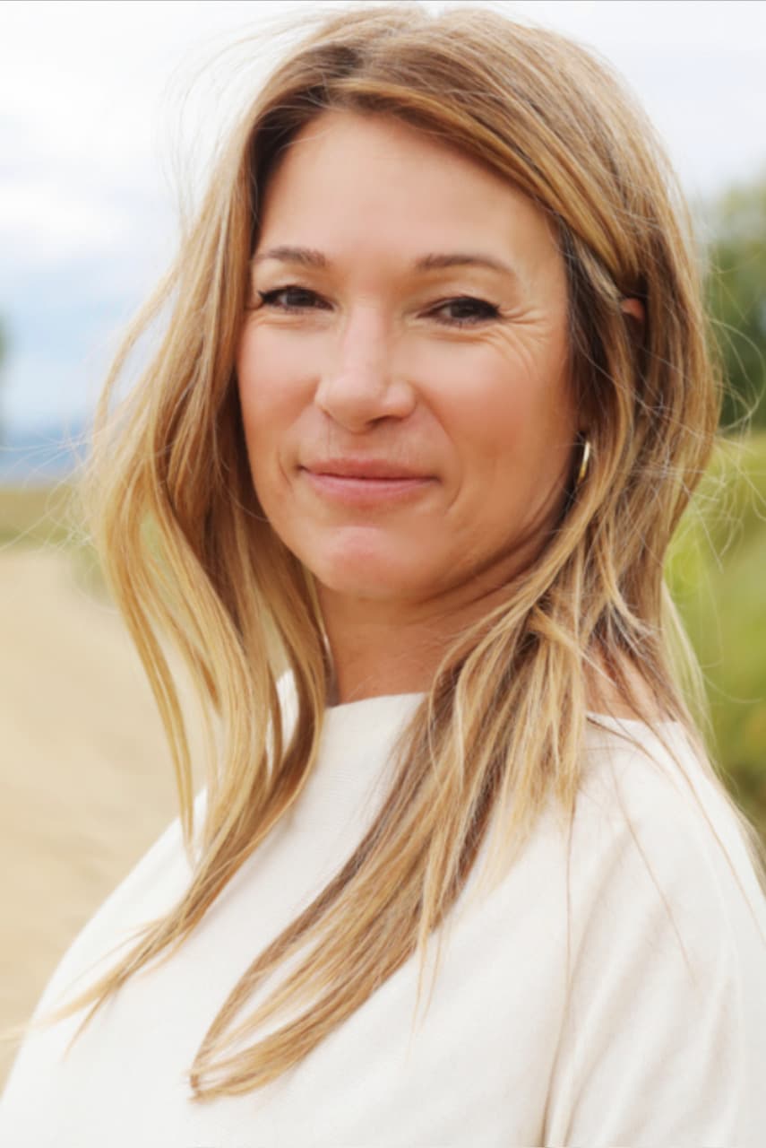 Lisa Hall's Instagram, Twitter & Facebook on IDCrawl